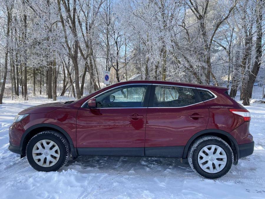 Red Nissan Qashqai 2016 in Birzai, with an engine capacity of 1.20 L and mileage of 187 thousand km for 7150 €, photo 7 on AUTOMOTO.COM.LV