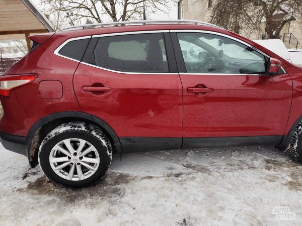Red Nissan Qashqai 2016 in Telschi, with an engine capacity of 1.20 L and mileage of 145 thousand km for 6500 €, photo 2 on AUTOMOTO.COM.LV