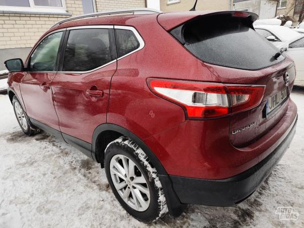 Red Nissan Qashqai 2016 in Telschi, with an engine capacity of 1.20 L and mileage of 145 thousand km for 6500 €, photo 4 on AUTOMOTO.COM.LV