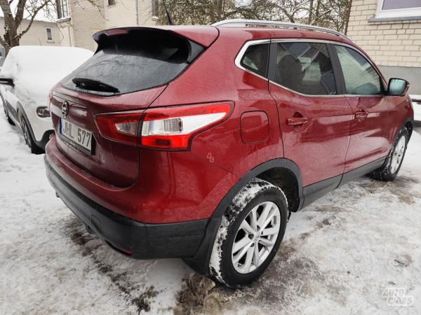Red Nissan Qashqai 2016 in Telschi, with an engine capacity of 1.20 L and mileage of 145 thousand km for 6500 €, photo 6 on AUTOMOTO.COM.LV