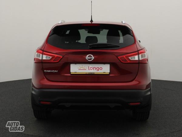 Red Nissan Qashqai 2016 in Vilnius, with an engine capacity of 1.20 L and mileage of 104 thousand km for 11899 €, photo 5 on AUTOMOTO.COM.LV