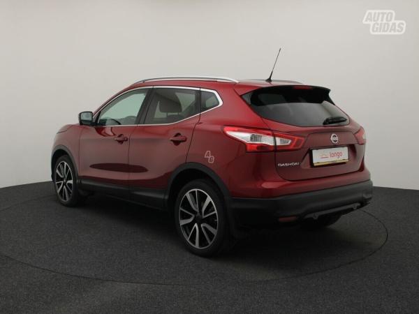 Red Nissan Qashqai 2016 in Vilnius, with an engine capacity of 1.20 L and mileage of 104 thousand km for 11899 €, photo 7 on AUTOMOTO.COM.LV