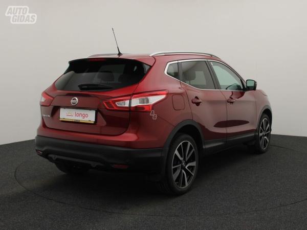 Red Nissan Qashqai 2016 in Vilnius, with an engine capacity of 1.20 L and mileage of 104 thousand km for 11899 €, photo 8 on AUTOMOTO.COM.LV