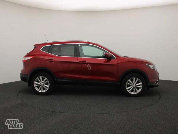 Red Nissan Qashqai 2016 in Vilnius, with an engine capacity of 1.20 L and mileage of 115 thousand km for 12299 €, photo 9 on AUTOMOTO.COM.LV