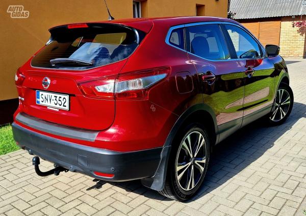Red Nissan Qashqai 2016 in Radviliskis, with an engine capacity of 1.20 L and mileage of 161 thousand km for 7750 €, photo 10 on AUTOMOTO.COM.LV