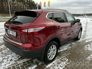 Red Nissan Qashqai 2016 in Riga, with an engine capacity of 1.20 L and mileage of 74 thousand km for 9500 €, photo 4 on AUTOMOTO.COM.LV