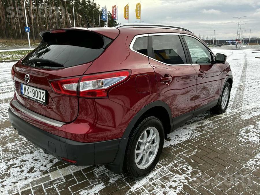 Red Nissan Qashqai 2016 in Riga, with an engine capacity of 1.20 L and mileage of 74 thousand km for 9500 €, photo 4 on AUTOMOTO.COM.LV