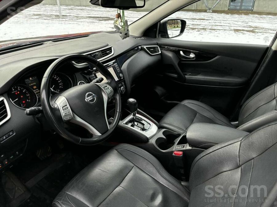 Red Nissan Qashqai 2016 in Riga, with an engine capacity of 1.20 L and mileage of 74 thousand km for 9500 €, photo 6 on AUTOMOTO.COM.LV