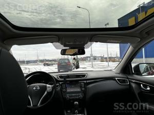 Red Nissan Qashqai 2016 in Riga, with an engine capacity of 1.20 L and mileage of 74 thousand km for 9500 €, photo 7 on AUTOMOTO.COM.LV