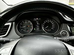 Red Nissan Qashqai 2016 in Riga, with an engine capacity of 1.20 L and mileage of 74 thousand km for 9500 €, photo 8 on AUTOMOTO.COM.LV