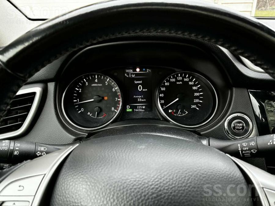 Red Nissan Qashqai 2016 in Riga, with an engine capacity of 1.20 L and mileage of 74 thousand km for 9500 €, photo 8 on AUTOMOTO.COM.LV