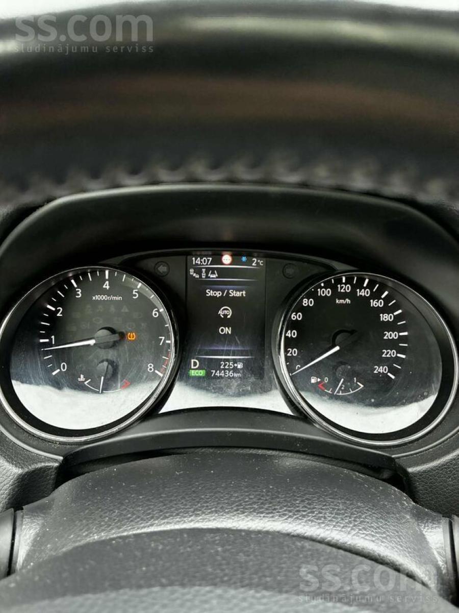 Red Nissan Qashqai 2016 in Riga, with an engine capacity of 1.20 L and mileage of 74 thousand km for 9500 €, photo 9 on AUTOMOTO.COM.LV