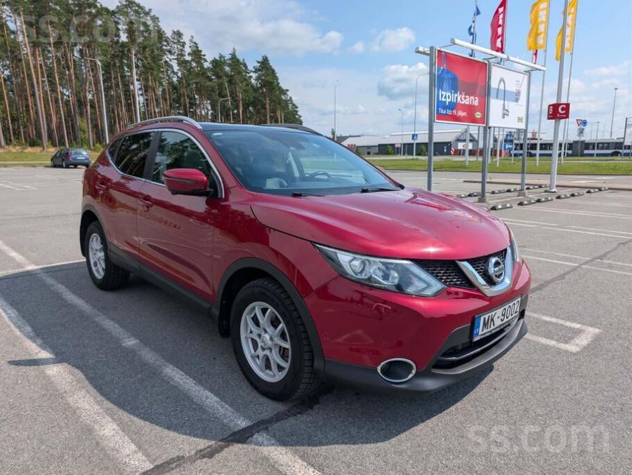 Красный Ниссан Кашкай 2016 в Рига, объемом двигателя 1.20 л и пробегом 75 тыс. км за 9200 €, фото 1 на AUTOMOTO.COM.LV