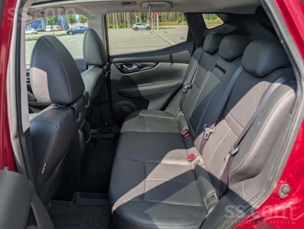 Red Nissan Qashqai 2016 in Riga, with an engine capacity of 1.20 L and mileage of 75 thousand km for 9200 €, photo 5 on AUTOMOTO.COM.LV