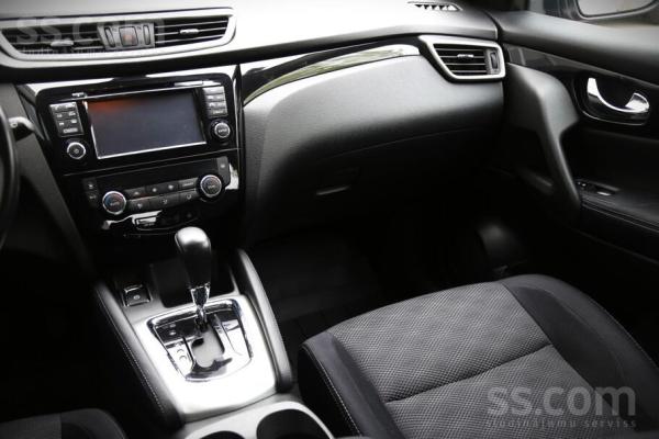 Red Nissan Qashqai 2016 in Riga, with an engine capacity of 1.20 L and mileage of 165 thousand km for 7195 €, photo 9 on AUTOMOTO.COM.LV
