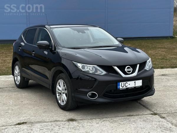 Red Nissan Qashqai 2016 in Riga, with an engine capacity of 1.20 L and mileage of 79 thousand km for 8990 €, photo 1 on AUTOMOTO.COM.LV