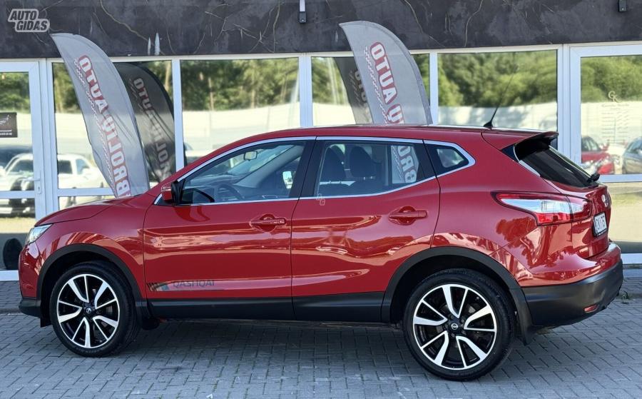Red Nissan Qashqai 2016 in Radviliskis, with an engine capacity of 1.20 L and mileage of 131 thousand km for 8200 €, photo 9 on AUTOMOTO.COM.LV