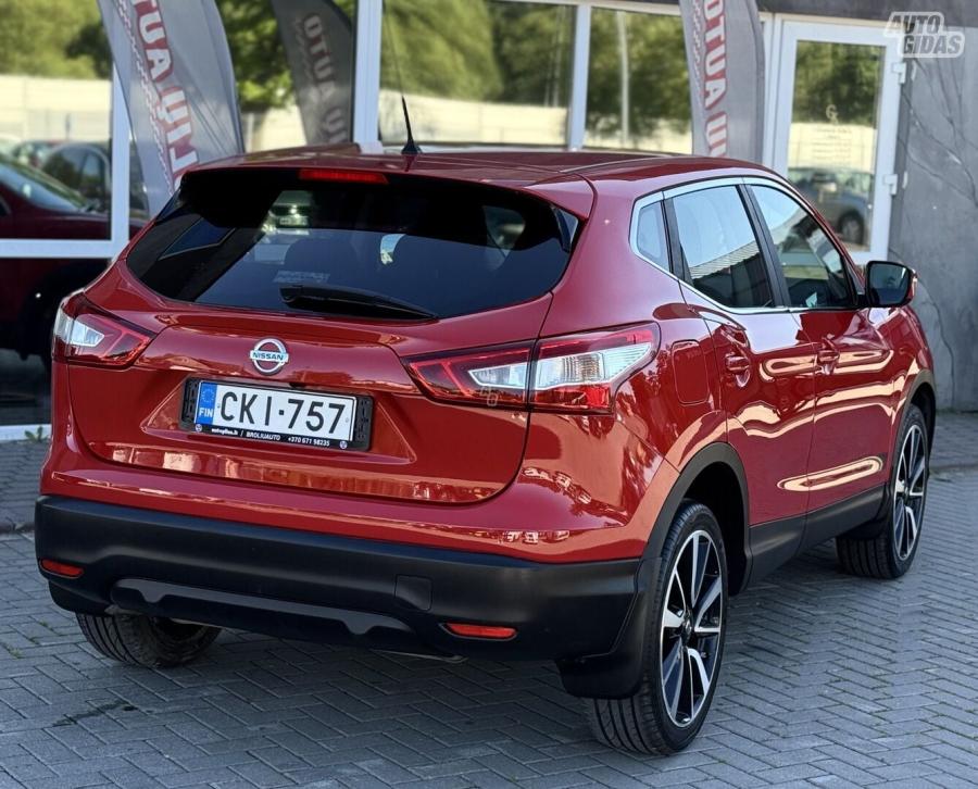 Red Nissan Qashqai 2016 in Radviliskis, with an engine capacity of 1.20 L and mileage of 131 thousand km for 8200 €, photo 10 on AUTOMOTO.COM.LV