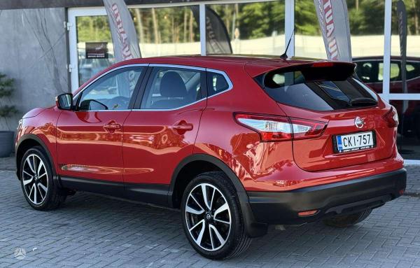 Red Nissan Qashqai 2016 in Radviliskis, with an engine capacity of 1.20 L and mileage of 131 thousand km for 8200 €, photo 10 on AUTOMOTO.COM.LV