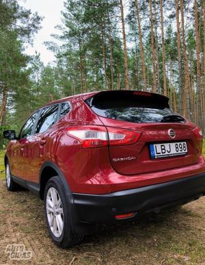 Red Nissan Qashqai 2016 in Vilnius, with an engine capacity of 1.20 L and mileage of 178 thousand km for 8500 €, photo 3 on AUTOMOTO.COM.LV