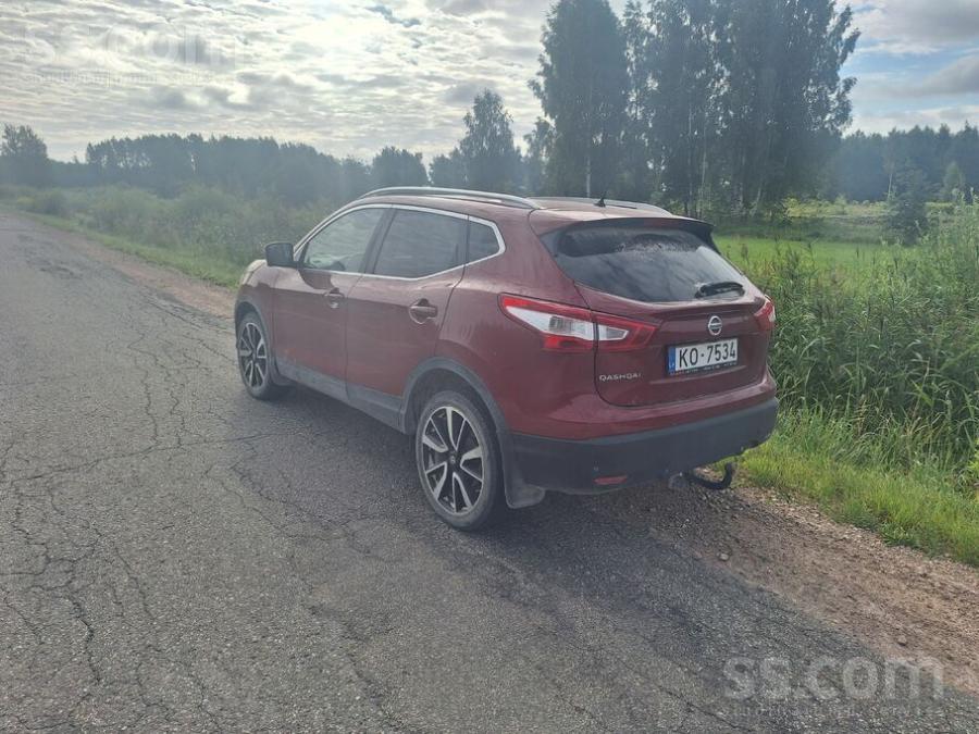 Красный Ниссан Кашкай 2016 в Рига, объемом двигателя 1.20 л и пробегом 126 тыс. км за 8500 €, фото 1 на AUTOMOTO.COM.LV