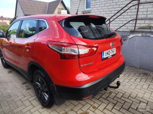 Red Nissan Qashqai 2016 in Telschi, with an engine capacity of 1.20 L and mileage of 107 thousand km for 6500 €, photo 6 on AUTOMOTO.COM.LV