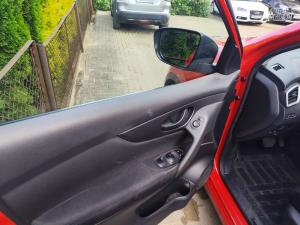 Red Nissan Qashqai 2016 in Telschi, with an engine capacity of 1.20 L and mileage of 107 thousand km for 6500 €, photo 9 on AUTOMOTO.COM.LV