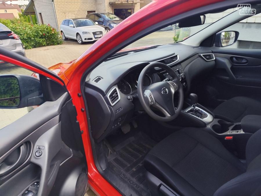 Red Nissan Qashqai 2016 in Telschi, with an engine capacity of 1.20 L and mileage of 107 thousand km for 6500 €, photo 10 on AUTOMOTO.COM.LV