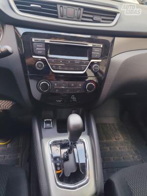 Red Nissan Qashqai 2016 in Telschi, with an engine capacity of 1.20 L and mileage of 107 thousand km for 6500 €, photo 14 on AUTOMOTO.COM.LV