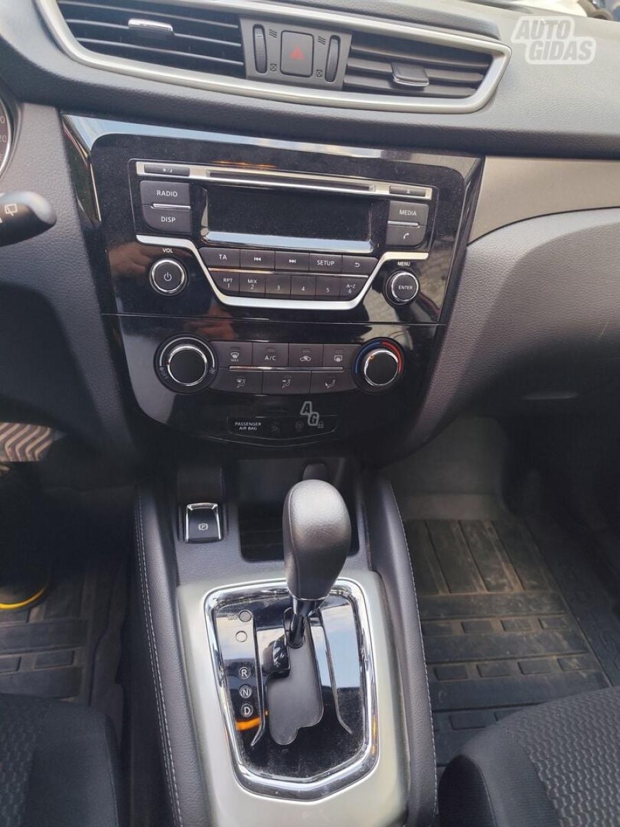 Red Nissan Qashqai 2016 in Telschi, with an engine capacity of 1.20 L and mileage of 107 thousand km for 6500 €, photo 14 on AUTOMOTO.COM.LV