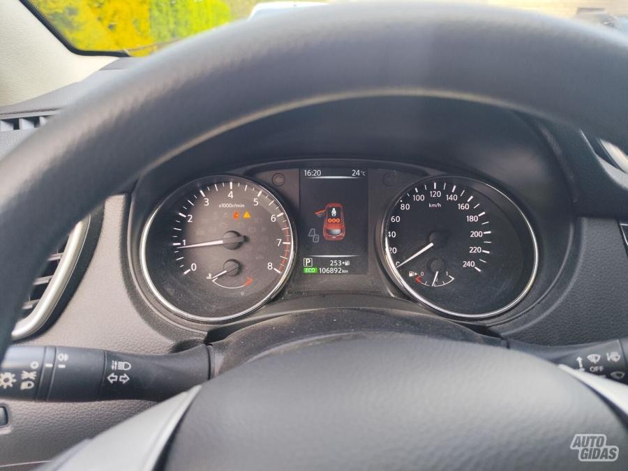 Red Nissan Qashqai 2016 in Telschi, with an engine capacity of 1.20 L and mileage of 107 thousand km for 6500 €, photo 15 on AUTOMOTO.COM.LV