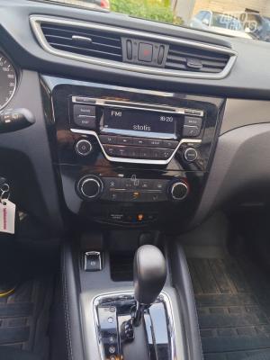 Red Nissan Qashqai 2016 in Telschi, with an engine capacity of 1.20 L and mileage of 107 thousand km for 6500 €, photo 16 on AUTOMOTO.COM.LV