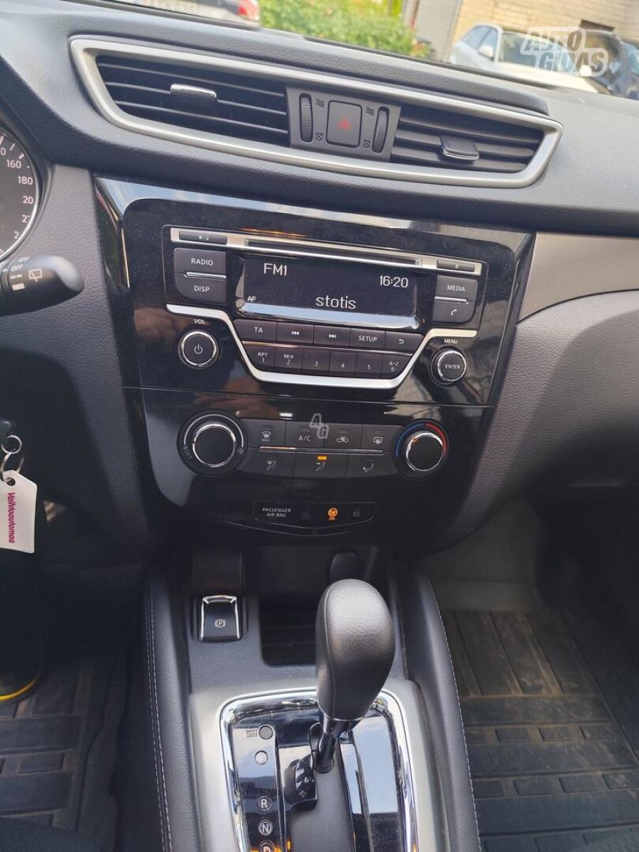 Red Nissan Qashqai 2016 in Telschi, with an engine capacity of 1.20 L and mileage of 107 thousand km for 6500 €, photo 16 on AUTOMOTO.COM.LV