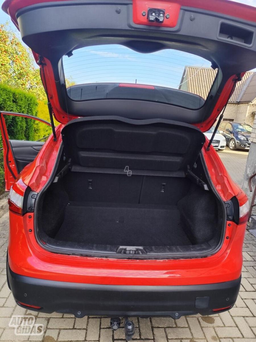 Red Nissan Qashqai 2016 in Telschi, with an engine capacity of 1.20 L and mileage of 107 thousand km for 6500 €, photo 17 on AUTOMOTO.COM.LV