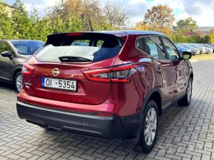 Red Nissan Qashqai 2017 in Riga, with an engine capacity of 1.20 L and mileage of 96 thousand km for 10000 €, photo 3 on AUTOMOTO.COM.LV