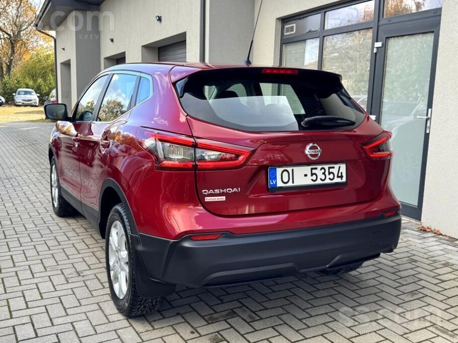 Red Nissan Qashqai 2017 in Riga, with an engine capacity of 1.20 L and mileage of 96 thousand km for 10000 €, photo 4 on AUTOMOTO.COM.LV