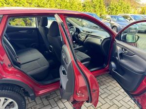Red Nissan Qashqai 2017 in Riga, with an engine capacity of 1.20 L and mileage of 96 thousand km for 10000 €, photo 10 on AUTOMOTO.COM.LV