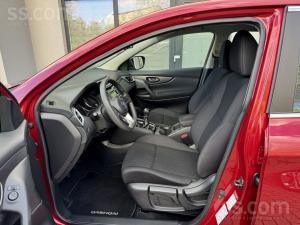Red Nissan Qashqai 2017 in Riga, with an engine capacity of 1.20 L and mileage of 96 thousand km for 10000 €, photo 14 on AUTOMOTO.COM.LV