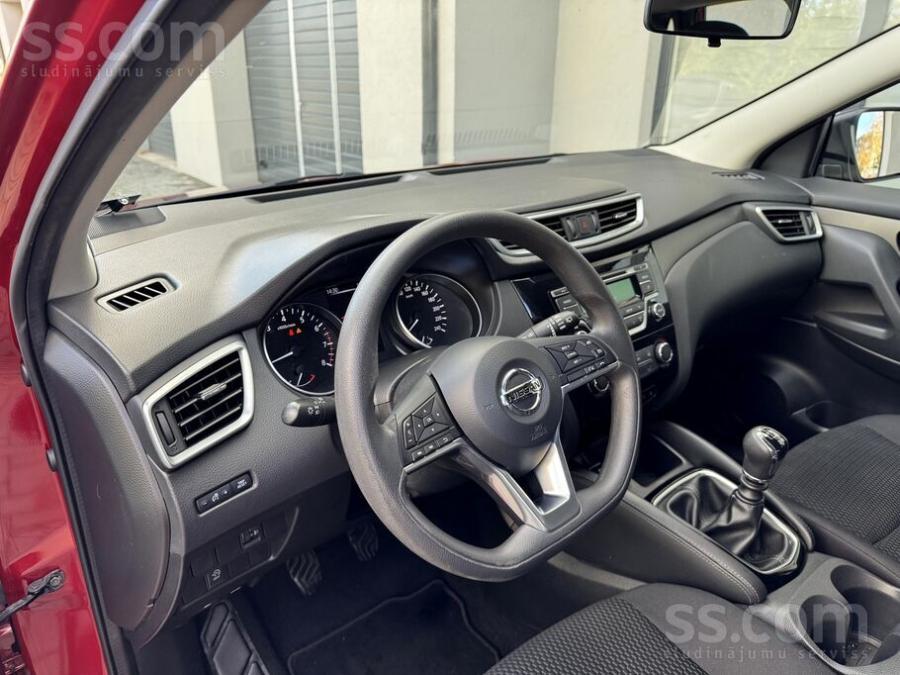 Red Nissan Qashqai 2017 in Riga, with an engine capacity of 1.20 L and mileage of 96 thousand km for 10000 €, photo 17 on AUTOMOTO.COM.LV