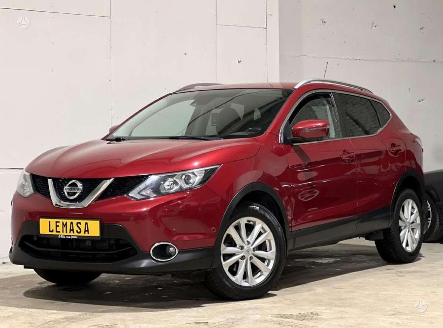 Red Nissan Qashqai 2017 in Klaipeda, with an engine capacity of 1.20 L and mileage of 124 thousand km for 10900 €, photo 1 on AUTOMOTO.COM.LV