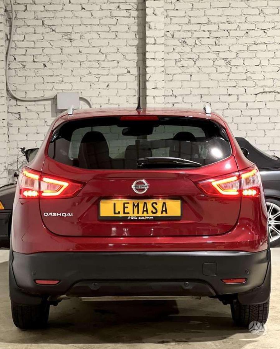 Red Nissan Qashqai 2017 in Klaipeda, with an engine capacity of 1.20 L and mileage of 124 thousand km for 10900 €, photo 10 on AUTOMOTO.COM.LV