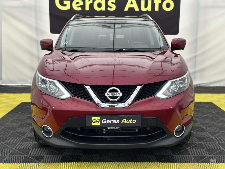 Red Nissan Qashqai 2017 in Vilnius, with an engine capacity of 1.20 L and mileage of 202 thousand km for 9490 €, photo 2 on AUTOMOTO.COM.LV