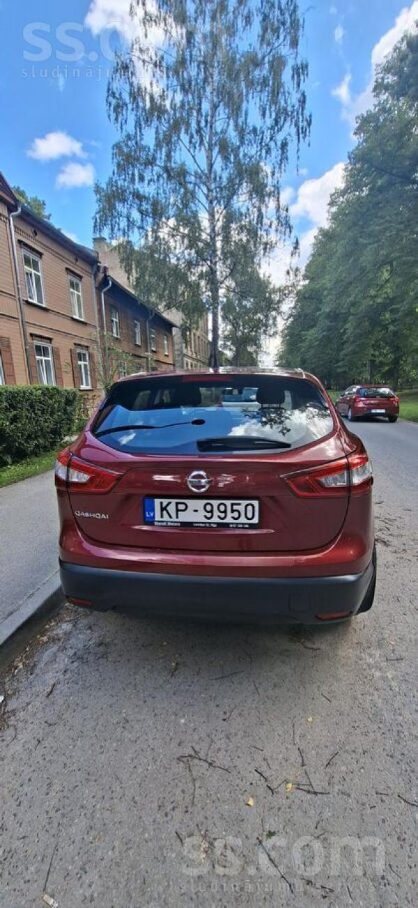 Red Nissan Qashqai 2017 in Riga, with an engine capacity of 1.20 L and mileage of 145 thousand km for 7400 €, photo 3 on AUTOMOTO.COM.LV
