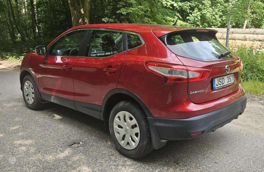 Sarkans Nissan Qashqai 2017 Viļņa, ar dzinēja tilpumu 1.20 L un nobraukumu 139 tūkst. km par 8000 €, foto 4 vietnē AUTOMOTO.COM.LV