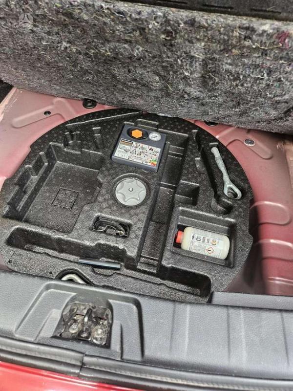 Red Nissan Qashqai 2017 in Vilnius, with an engine capacity of 1.20 L and mileage of 139 thousand km for 8000 €, photo 7 on AUTOMOTO.COM.LV