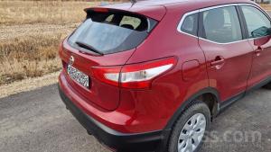 Red Nissan Qashqai 2017 in Riga, with an engine capacity of 1.20 L and mileage of 94 thousand km for 6500 €, photo  on AUTOMOTO.COM.LV