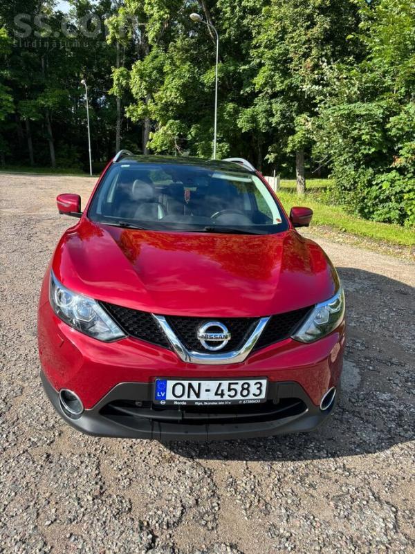 Red Nissan Qashqai 2017 in Preili, with an engine capacity of 1.20 L and mileage of 103 thousand km for 9800 €, photo 4 on AUTOMOTO.COM.LV
