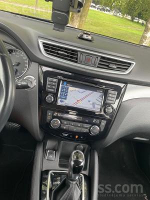 Red Nissan Qashqai 2017 in Riga, with an engine capacity of 1.20 L and mileage of 108 thousand km for 9890 €, photo 6 on AUTOMOTO.COM.LV