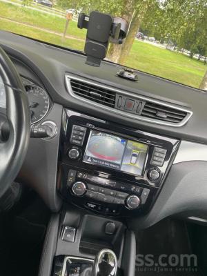 Red Nissan Qashqai 2017 in Riga, with an engine capacity of 1.20 L and mileage of 108 thousand km for 9890 €, photo 7 on AUTOMOTO.COM.LV