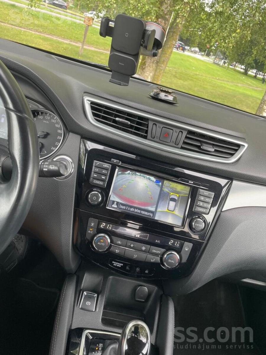 Red Nissan Qashqai 2017 in Riga, with an engine capacity of 1.20 L and mileage of 108 thousand km for 9890 €, photo 7 on AUTOMOTO.COM.LV